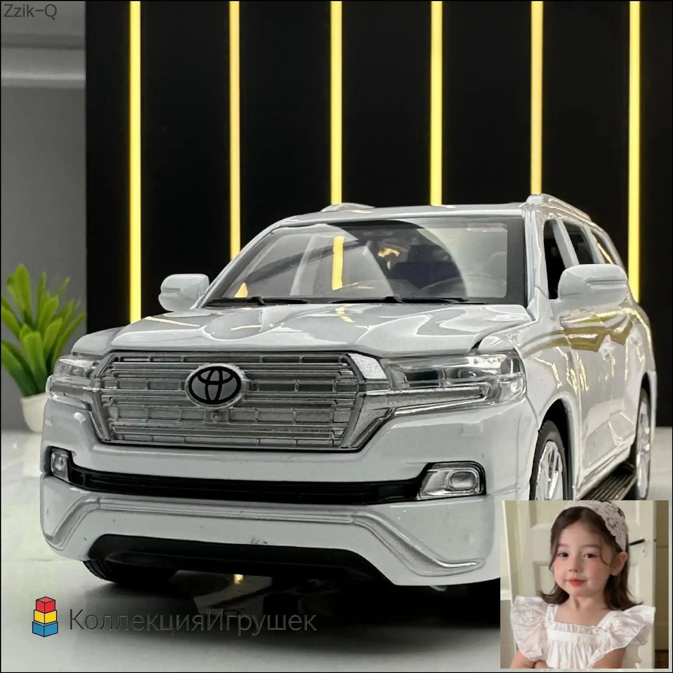 Металлическая модель Toyota Land Cruiser 1:32, белая, инерционная, со звуком и светом, игрушка для детей и коллекционеро