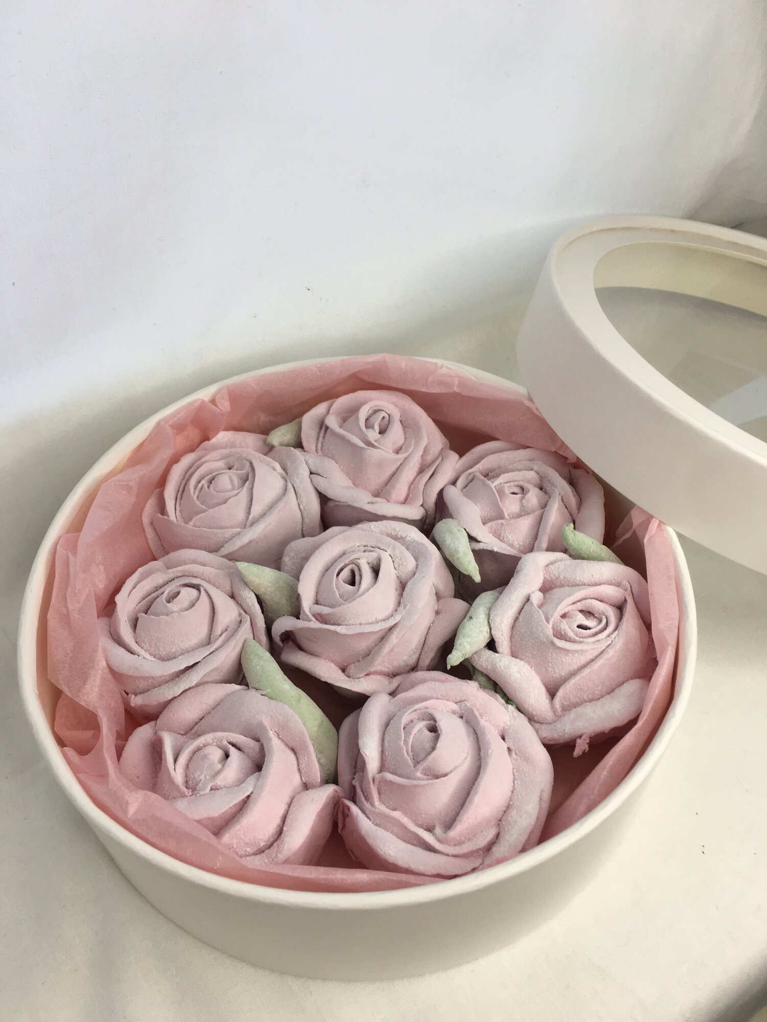 Подарочный набор зефира со вкусом смородины в круглой коробке . Подарок для женщин на 8 марта , день рождения