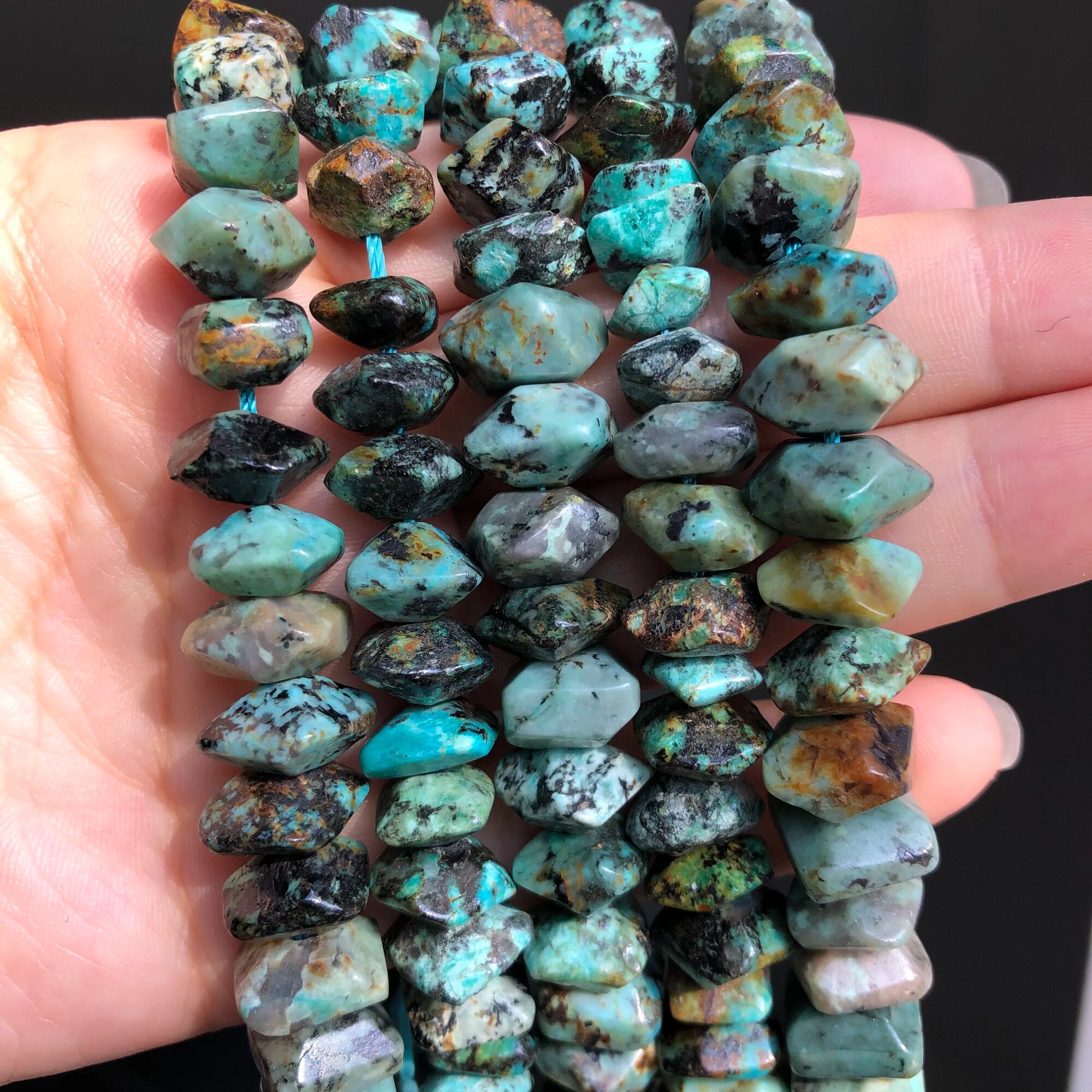 Куою 32 штуки натуральных африканских бирюзовых бусин