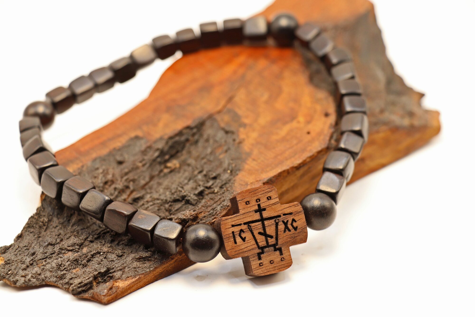 Четки на резинке гренадил и эбен 30 бусин с крестом