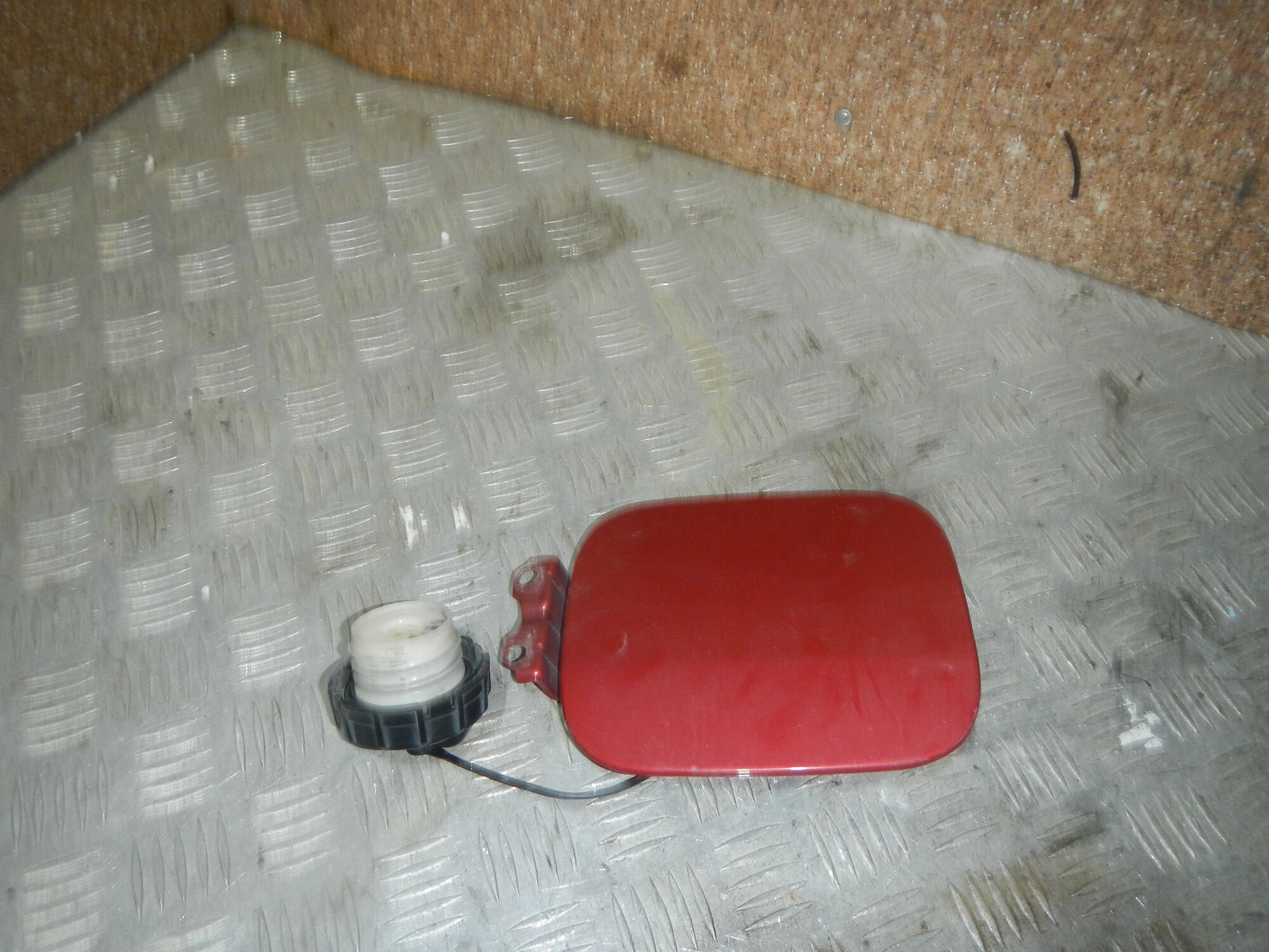 Б/У Лючок бензобака, Mitsubishi (Митсубиси)-LANCER 9 (CS) (03-06) MITSUBISHI LANCER 9 (CS) (03-06) Седан,с крышкой. Царап...