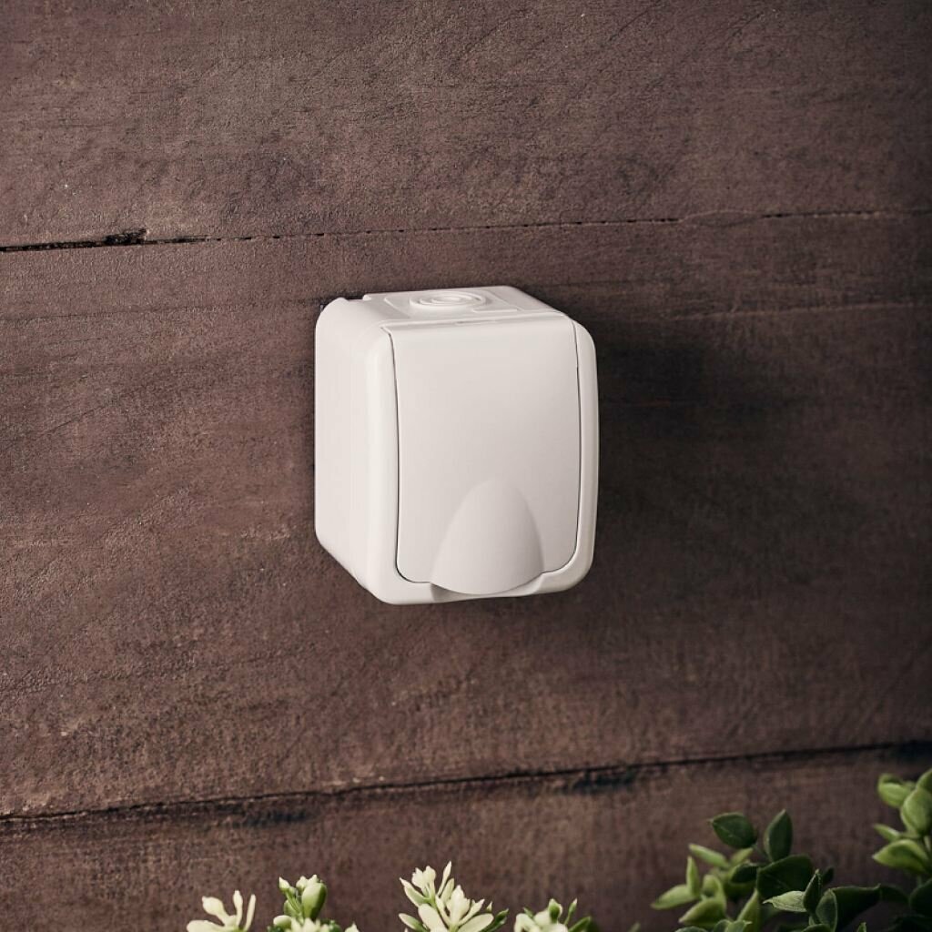 Розетка Kranz Mini KR-78-0605, 16А, IP54, белая, с заземлением