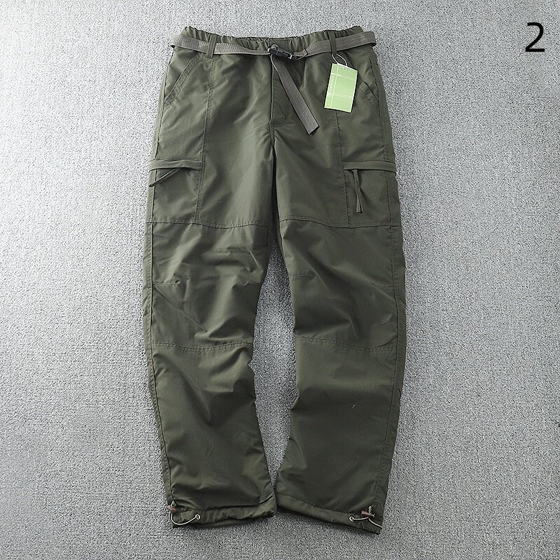 Ветро- и водонепроницаемые утеплённые штаны из софтшелла, прямого кроя для активного отдыха.