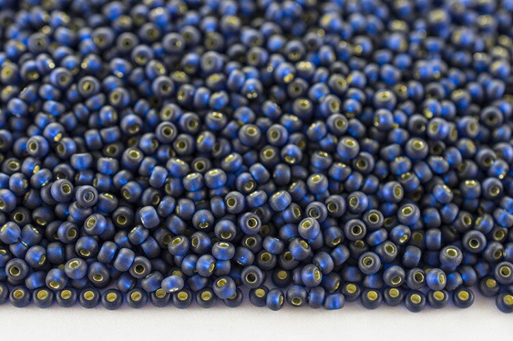 Бисер чешский PRECIOSA круглый 10/0 67100М матовый темно-синий, серебряная линия внутри, 1 сорт, 50г