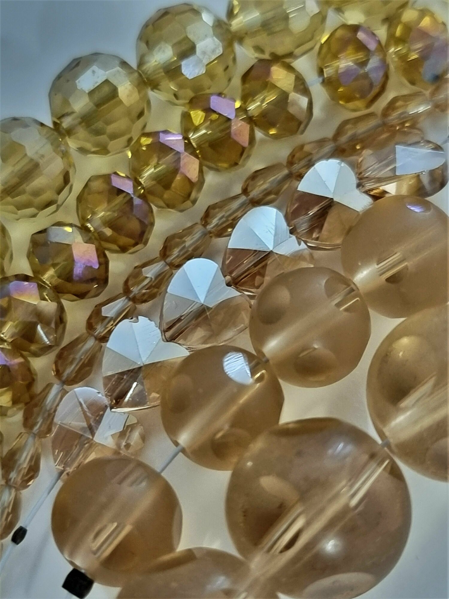 Стеклянные бусины "Янтарные оттенки".55шт.