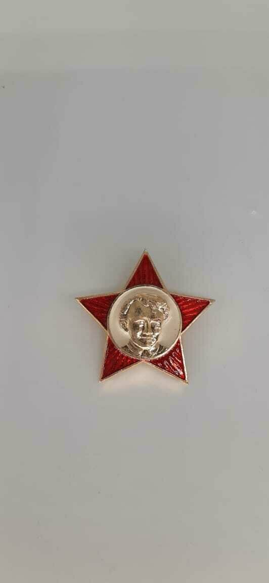 Значок октябренка советский. СССР. Знак "Октябренок". Металл, эмаль, булавка.