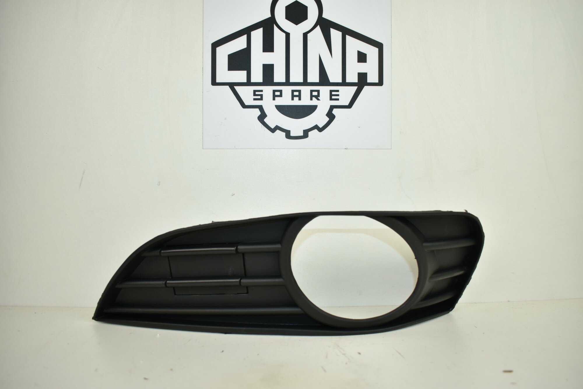 Решетка противотуманной фары Левая Geely MK, MK Cross