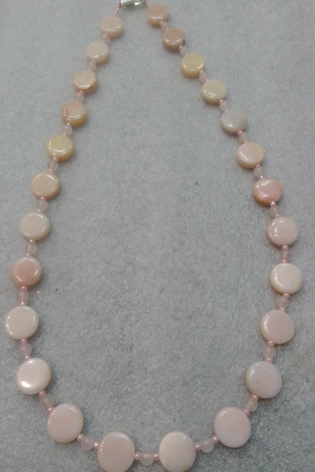 Колье, розовый кварц, опал