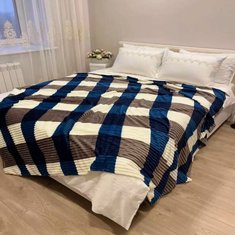 Плед плюшевый в клетку евро размер 200х220 см, покрывало на кровать