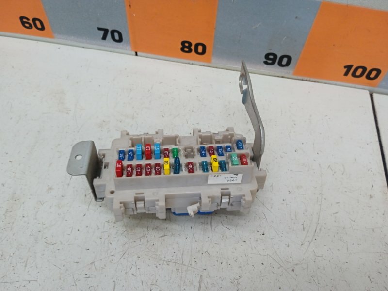 Б/У Инфинити FX35 S50 Блок предохранителей Infiniti FX35 2005 S50 236623 NISSAN арт. 24350CG000