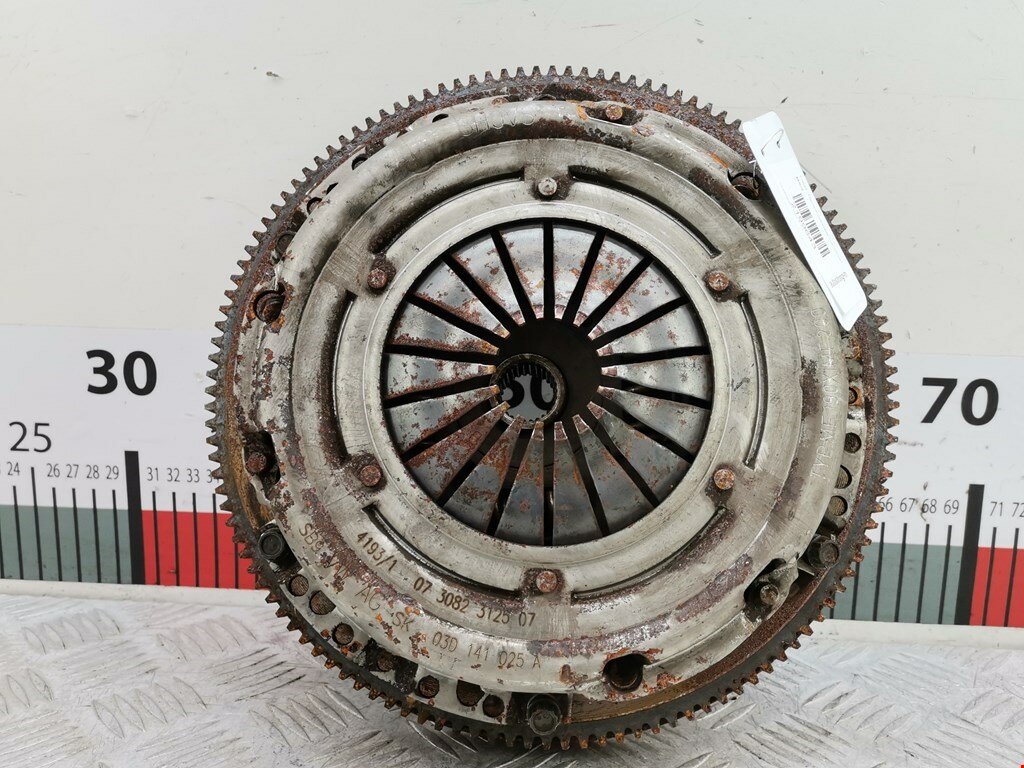 Маховик (демпфер сцепления) Volkswagen Polo 4 03D105269D арт. 2199643