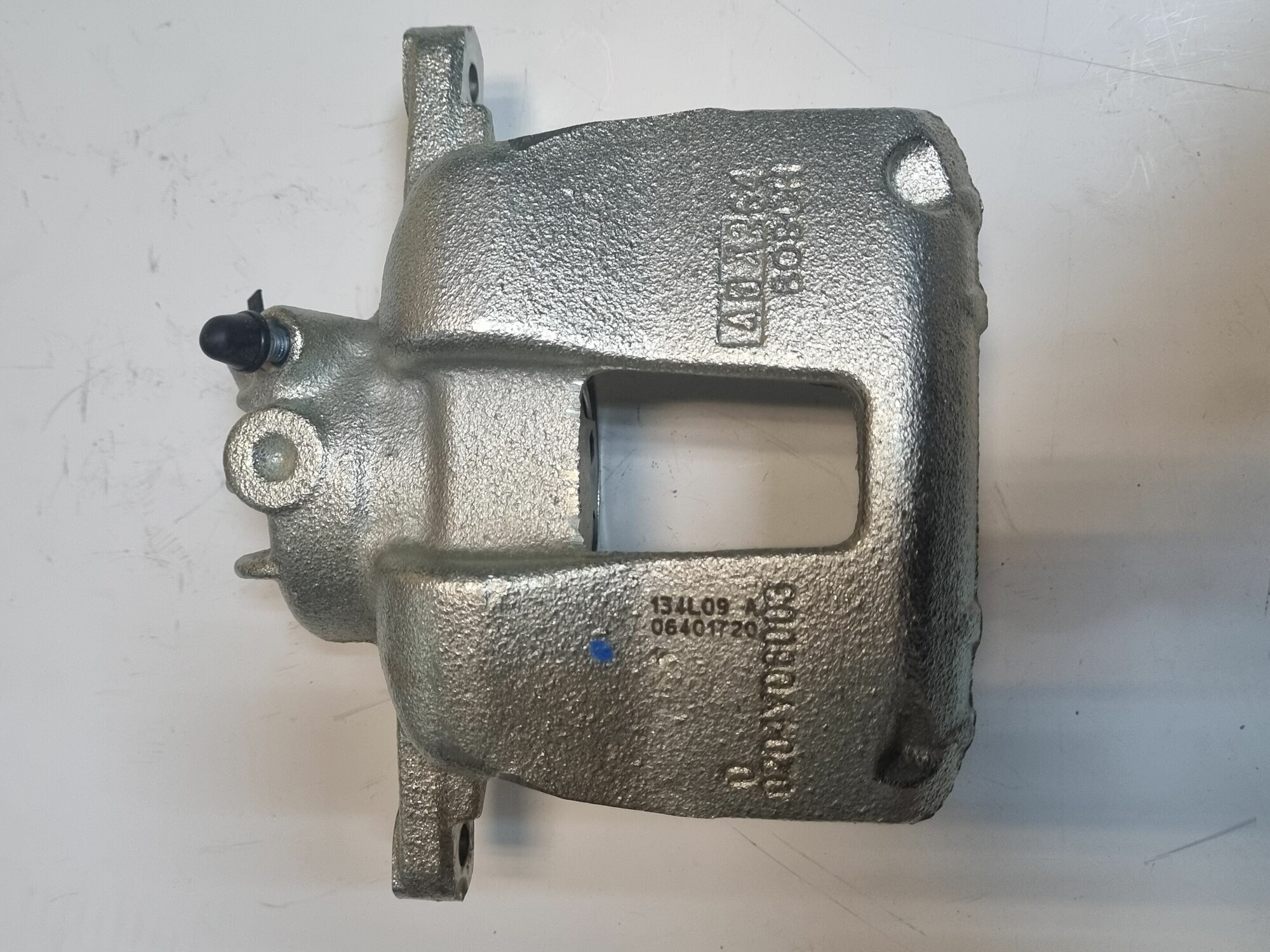 Суппорт передний левый Geely Emgrand EC7 [1.8 16V 5MT седан] 1064001720