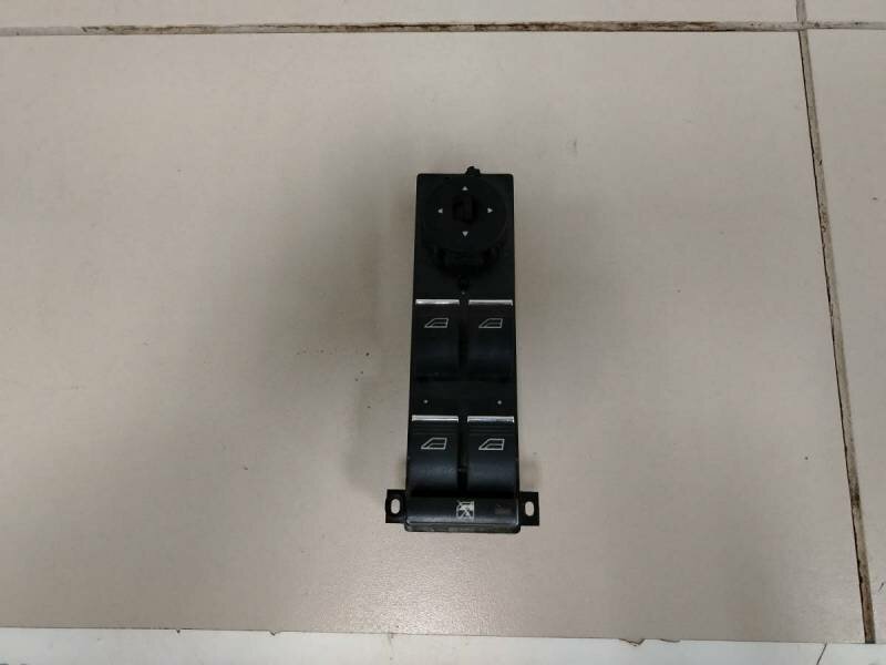 Блок управления стеклоподъемниками Ford Focus 3 2011 кат.номер: AM5T14A132AA 2029540