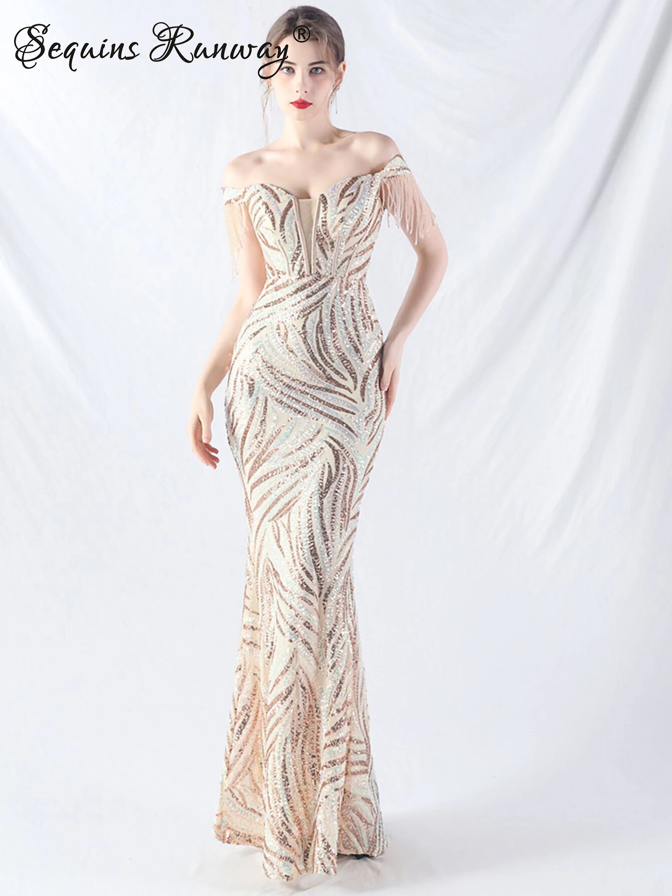 Платье Sequins Runway