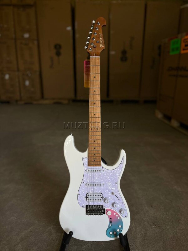 BULLFIGHTER D-160SE With bag, White Электрогитара, в комплекте чехол и аксессуары