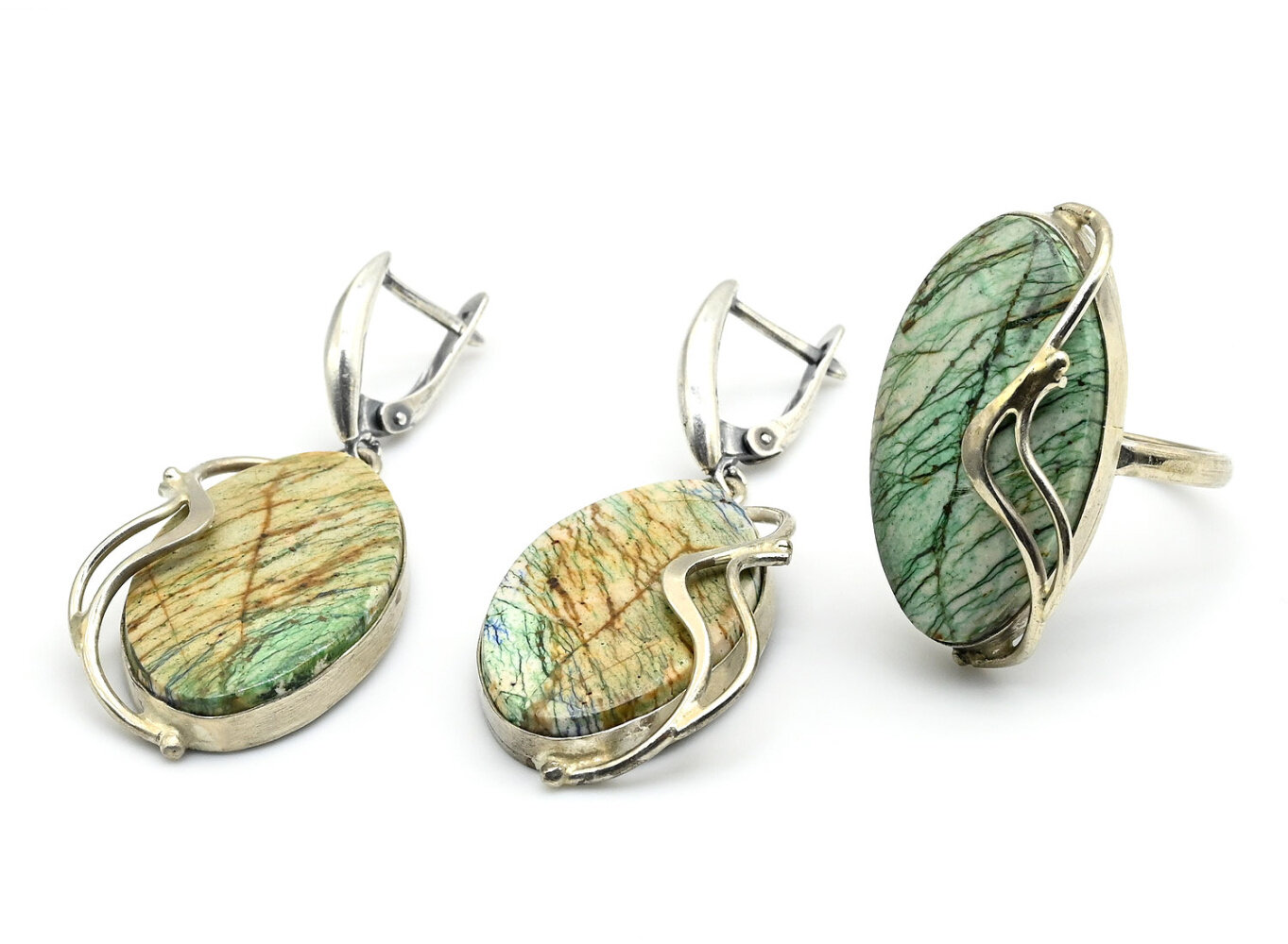 Комплект бижутерии: кольцо, серьги, лазурит, малахит