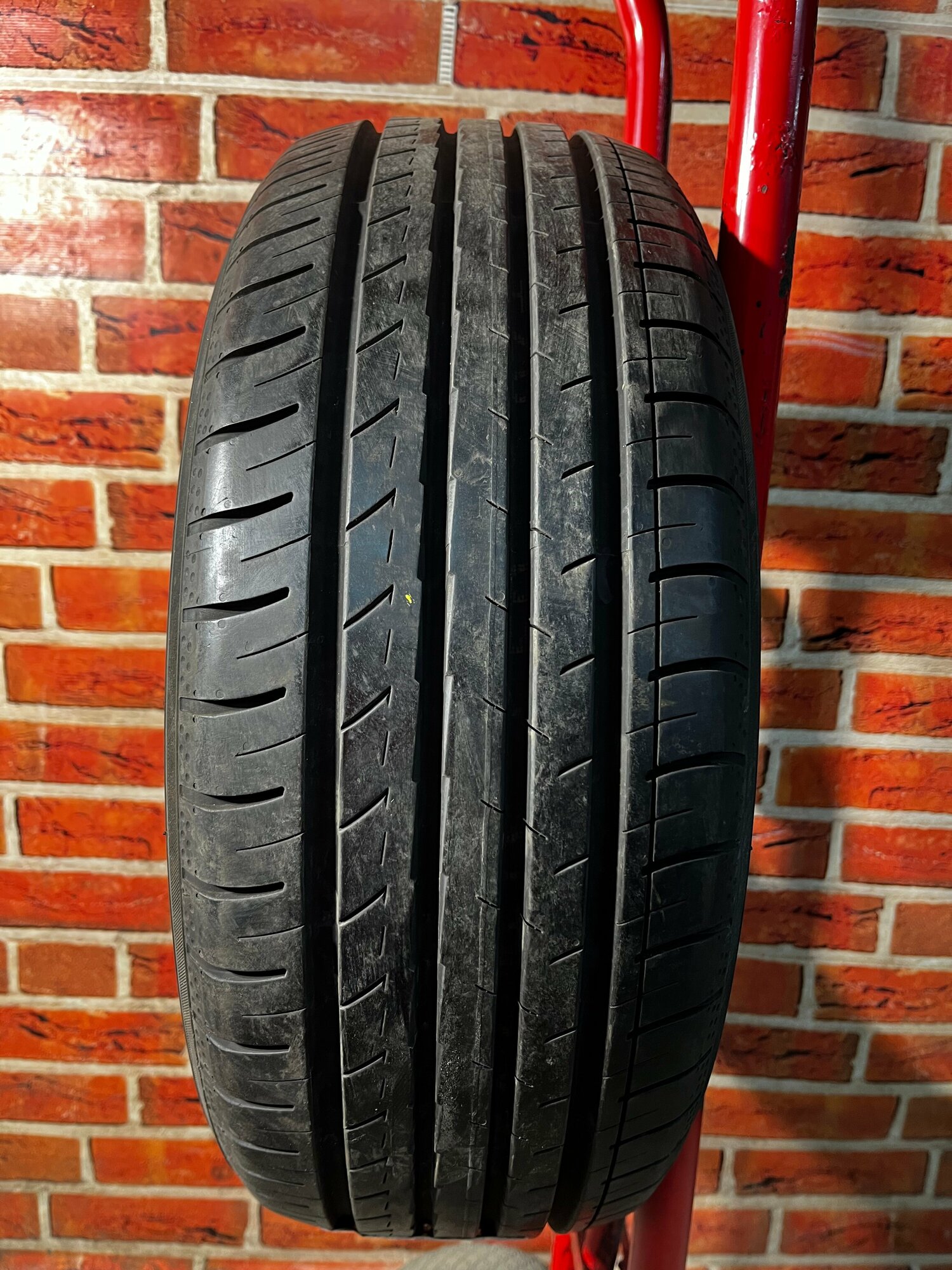 Одна летняя шина БУ Yokohama BluEarth AE51 215/50 R17 95W