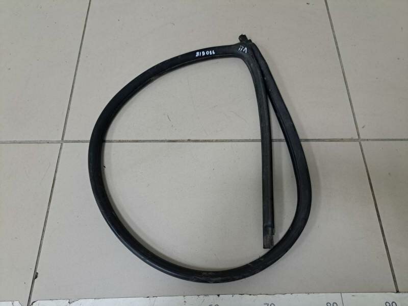 Уплотнитель проема двери передней левой Mitsubishi L200 K6,K7 1996-2006 кат.номер: MR144645