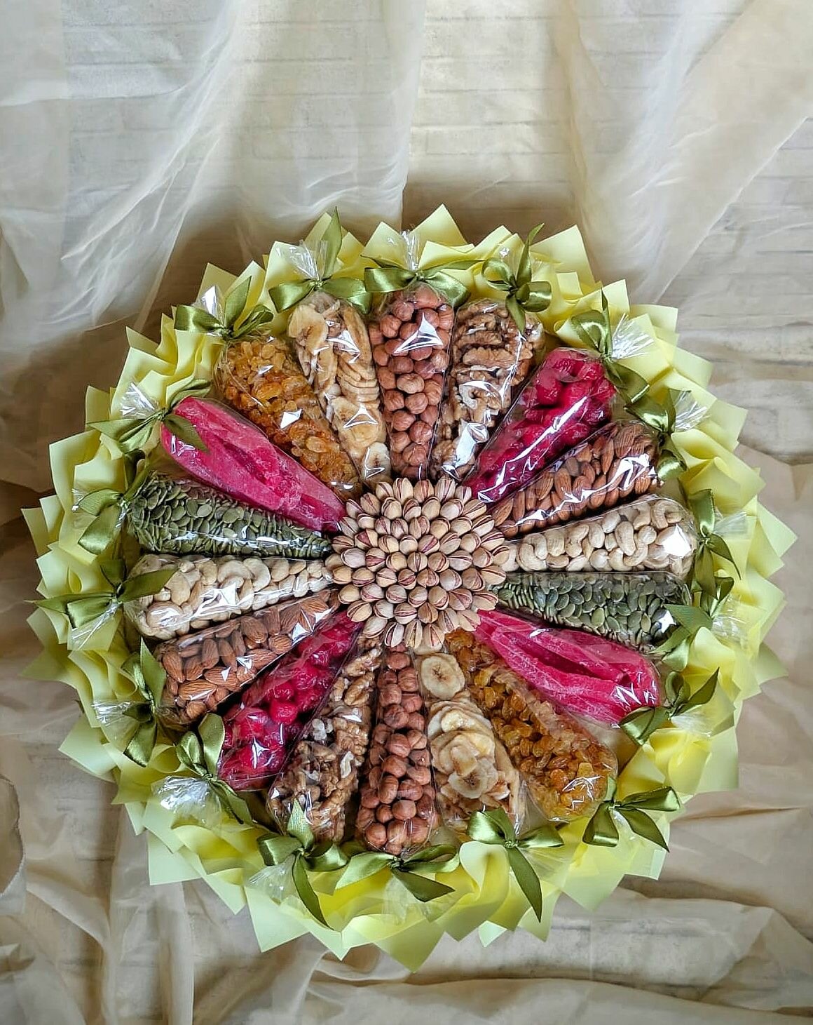 Ореховый букет с сухофруктами