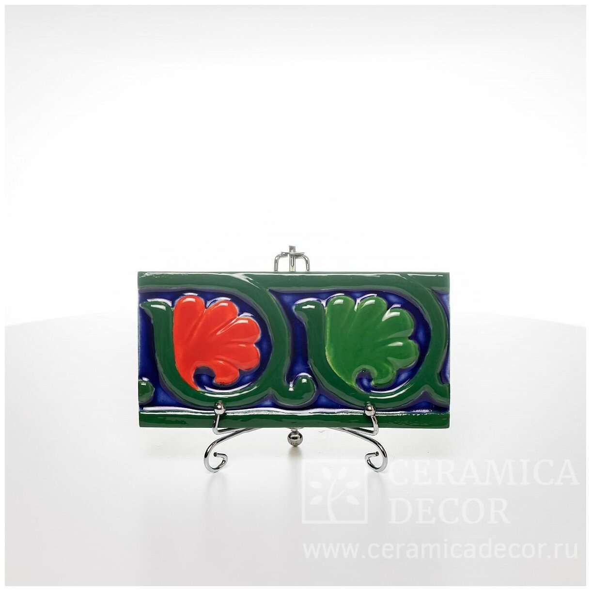 Бордюр изразцовый с лепным рельефом Арт Нуво