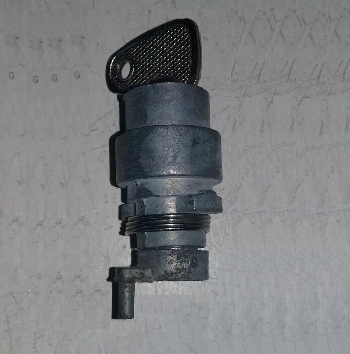 Личинка замка багажника с ключом ИЖ-2126