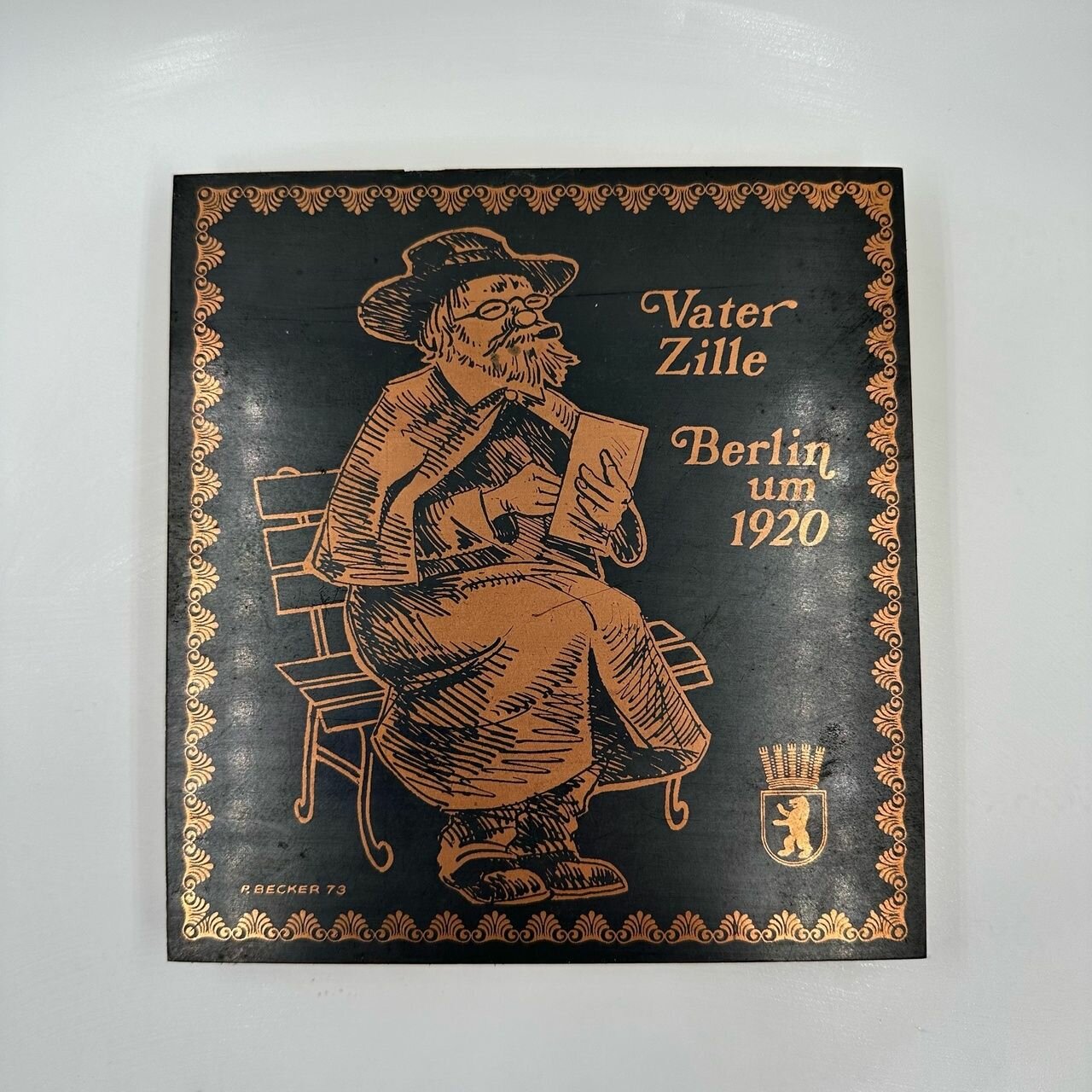 Панно Vater Zille Berlin um 1920 P.BECKER 73 Герб с надписью DDR Винтаж!