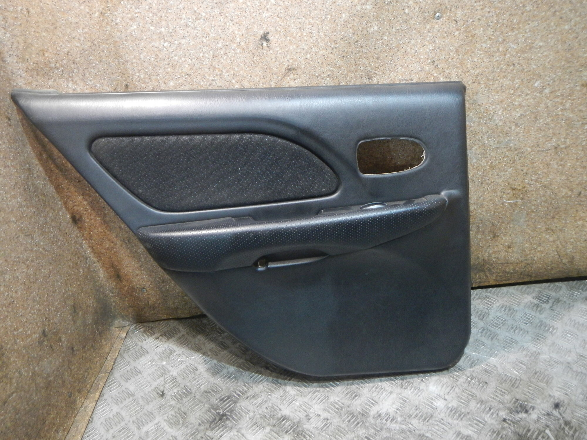 Б/У Обшивка двери задней левой, Hyundai (Хендэ)-SONATA (01-12) HYUNDAI SONATA (01-12) Потертости. 528881 Hyundai-KIA арт...