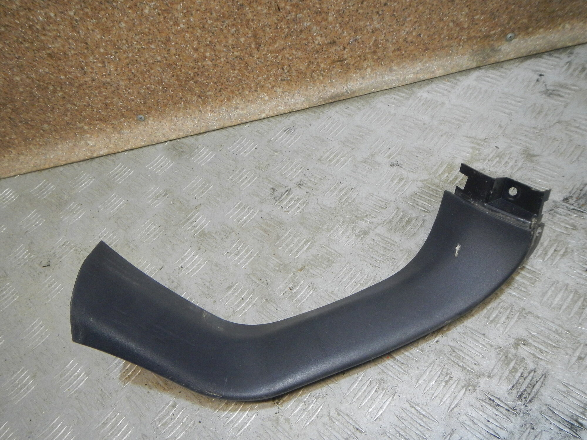 Б/У Обшивка двери багажника, Mitsubishi (Митсубиси)-OUTLANDER XL (CW) (06-12) MITSUBISHI OUTLANDER XL (CW) (06-12) левая ...