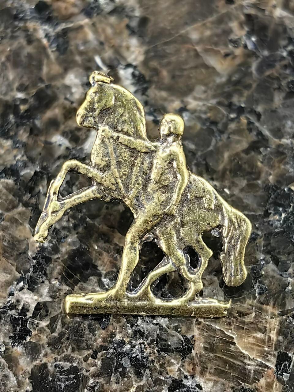 Знак фрачный укротитель коня