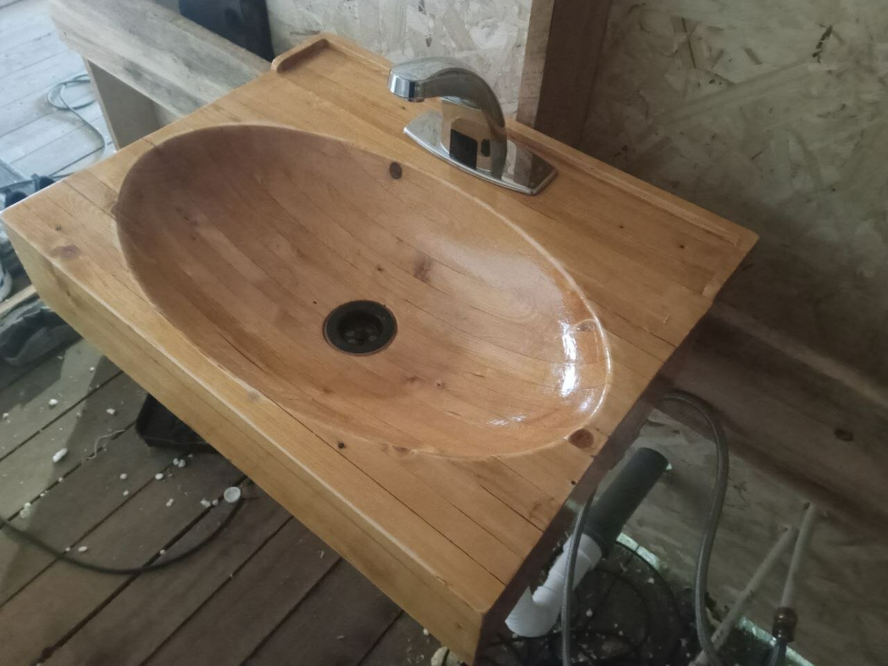 Раковина деревянная для ванной комнаты ручной работы
