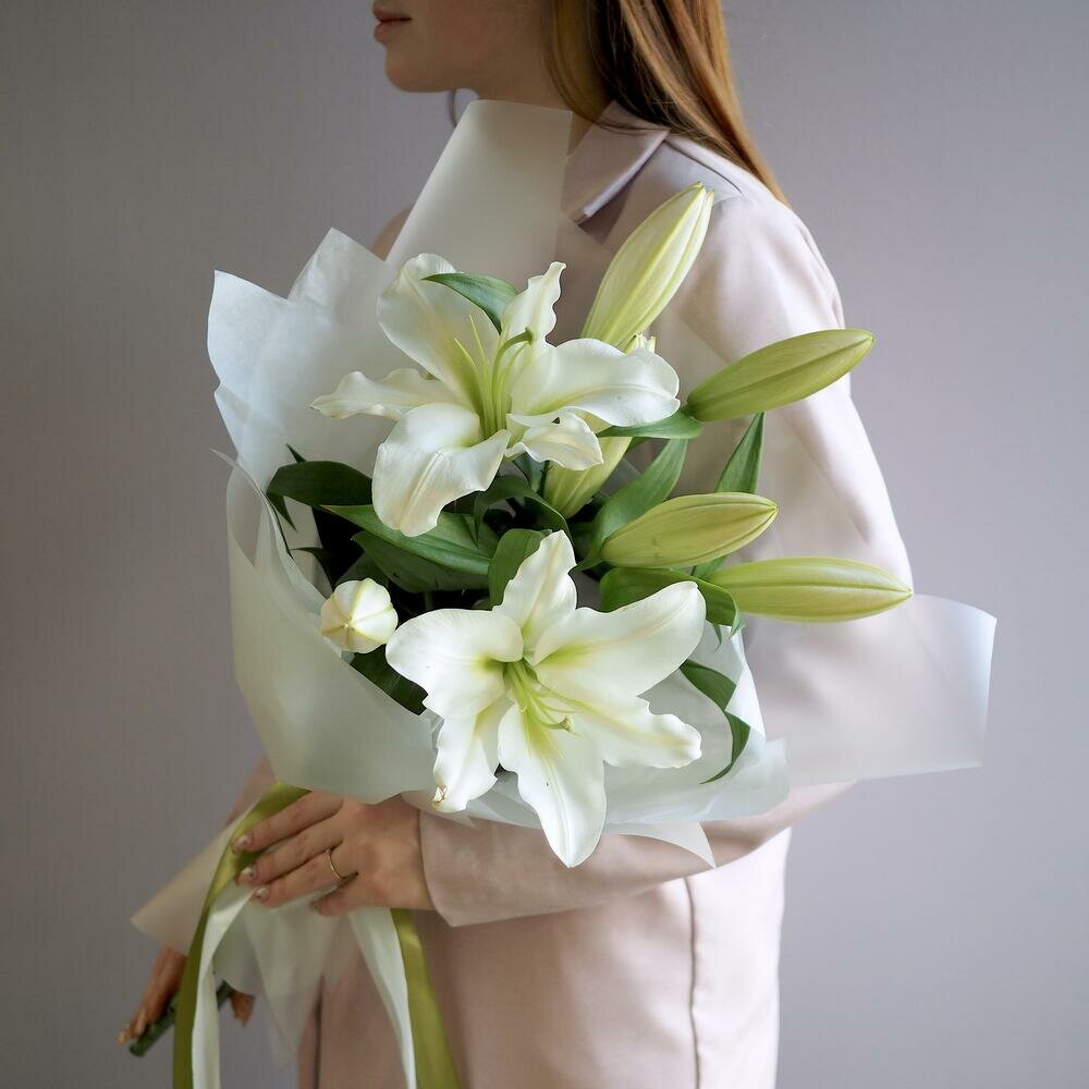 Светлая Аура с лилией