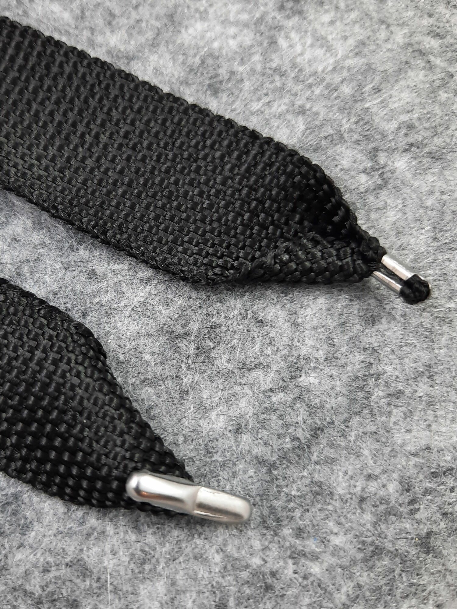 Ручка-лента репсовая 20 мм длина 35 см черная с металлическими наконечниками (100 шт)