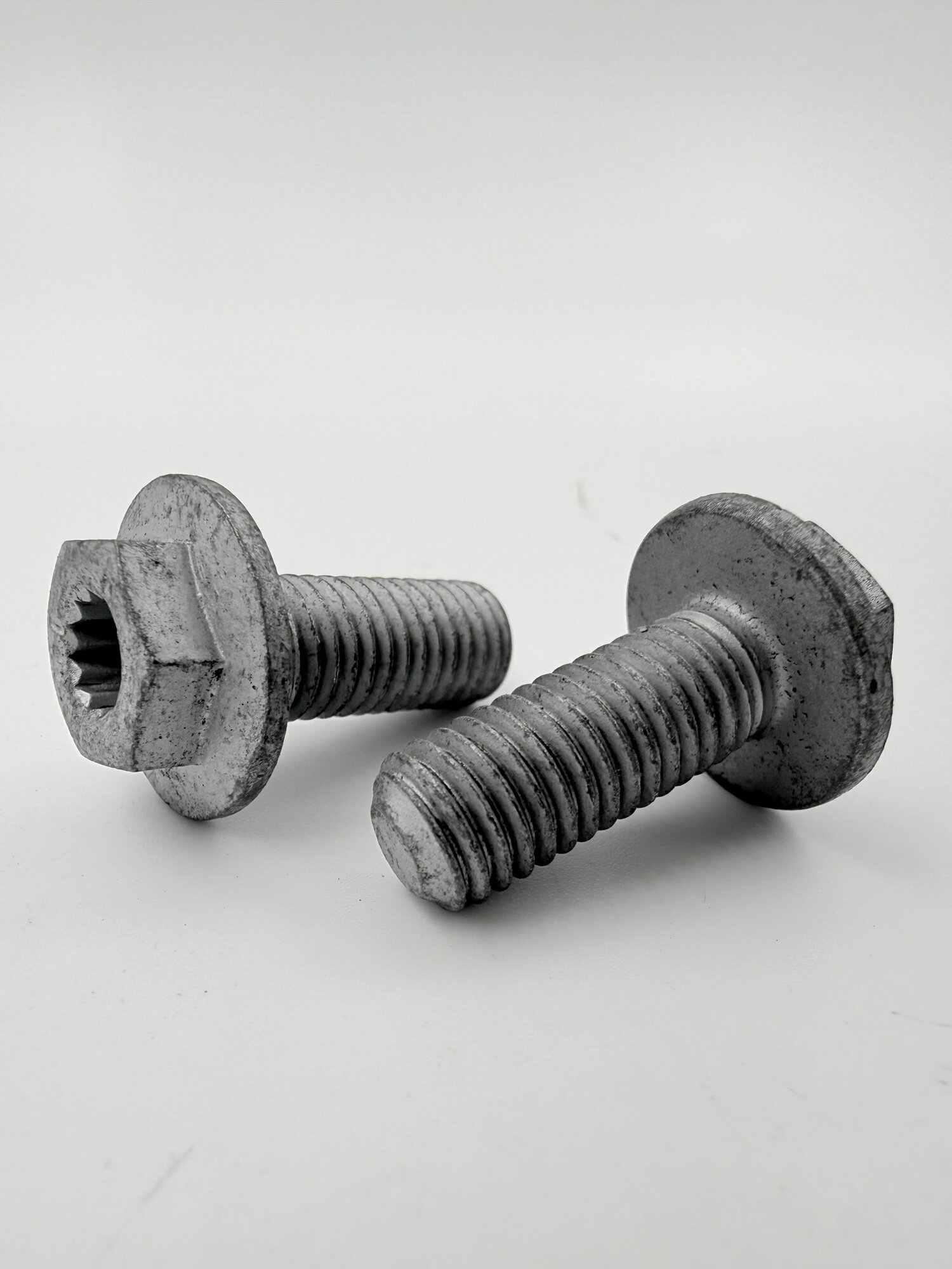 N91142801 Болт М10х25 VAG шестигранный фланцевый (с буртиком), с внутренним многогранником, шаг резьбы 1.5, класс прочности 10.9, NF