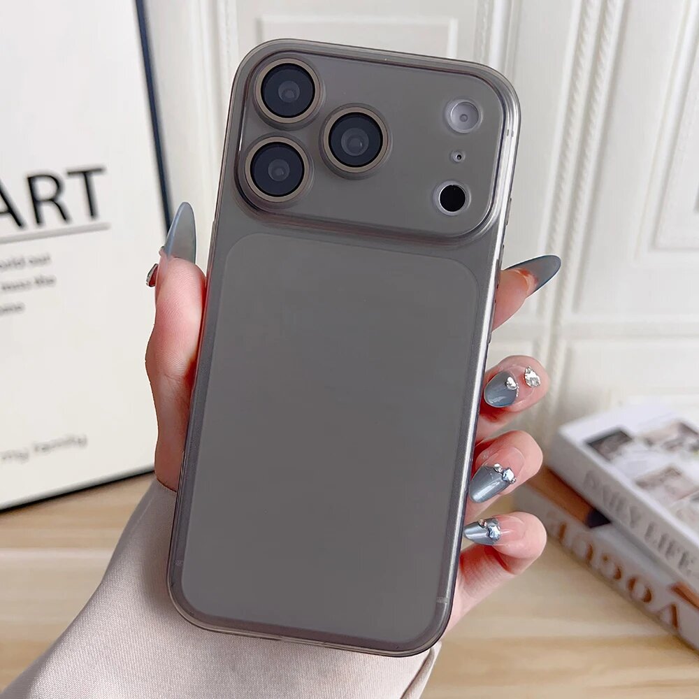 Черный силиконовый чехол для iPhone 16