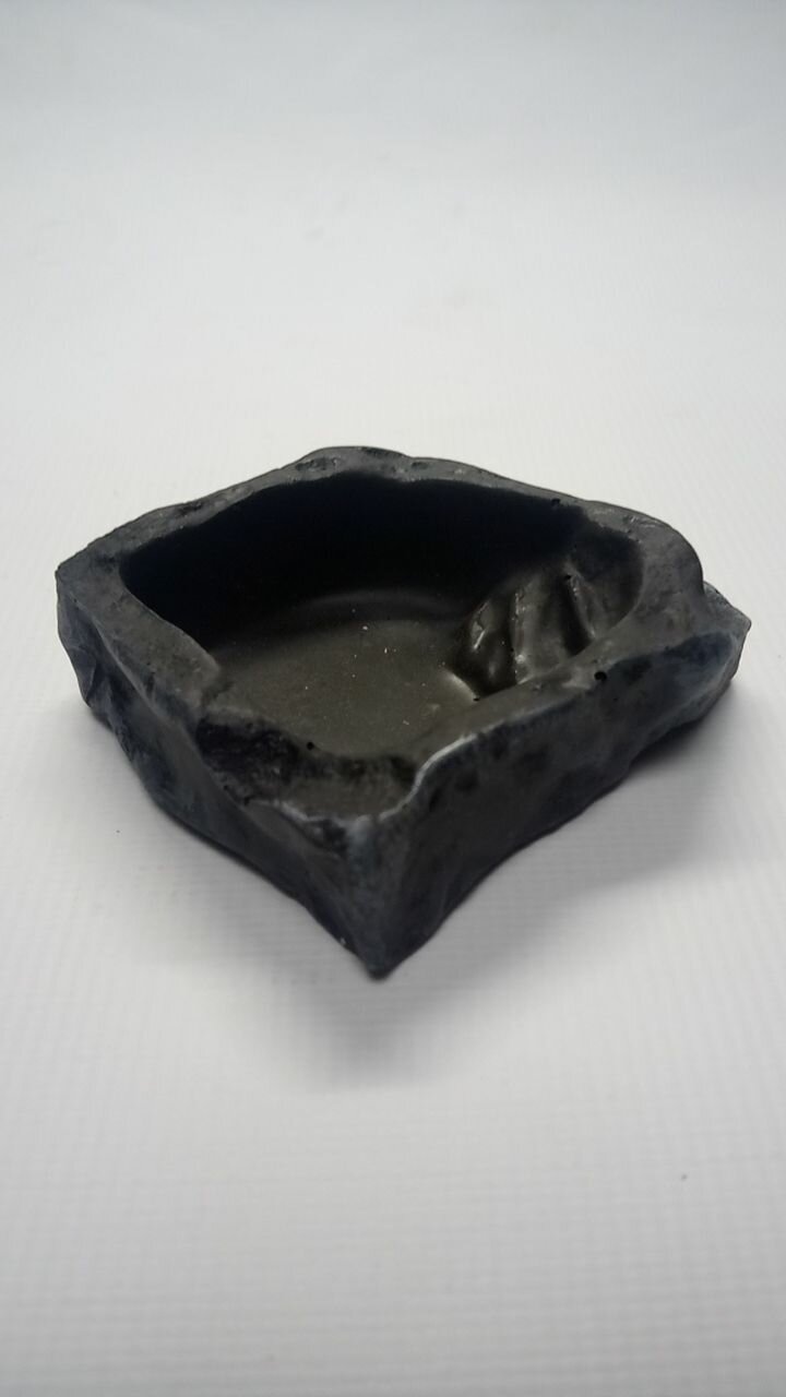 Поилка-кормушка, для рептилий, квадратной формы, имитация камня, 9 см x 8 см x 3 см, цвет чёрный