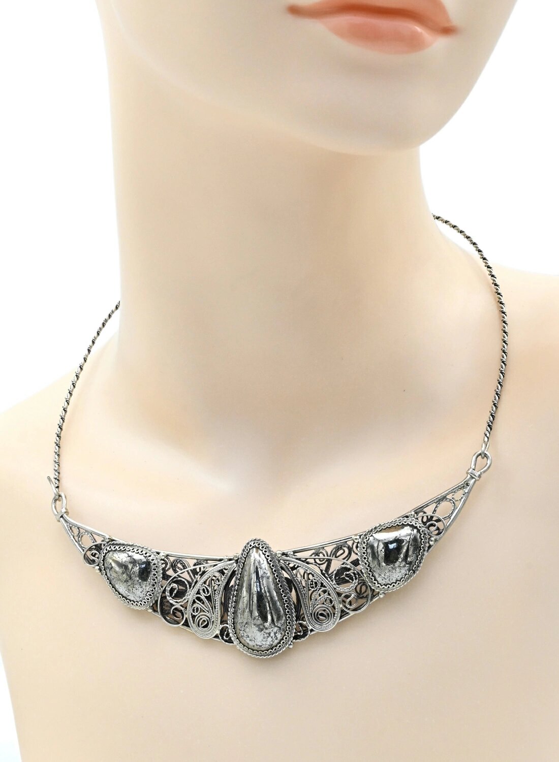 Колье, пирит