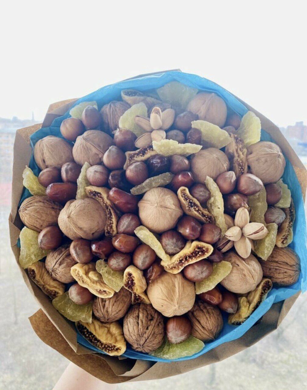 Букет из орехов и сухофруктов. Съедобный подарок мужчине, женщине