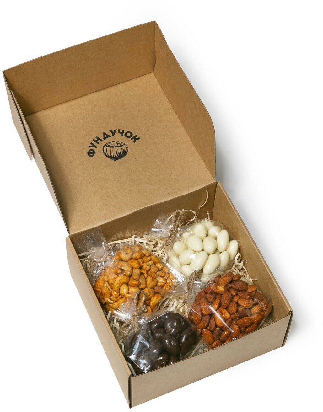 Подарочный набор орехов и сладостей фундучок № 27 (1 кг.)