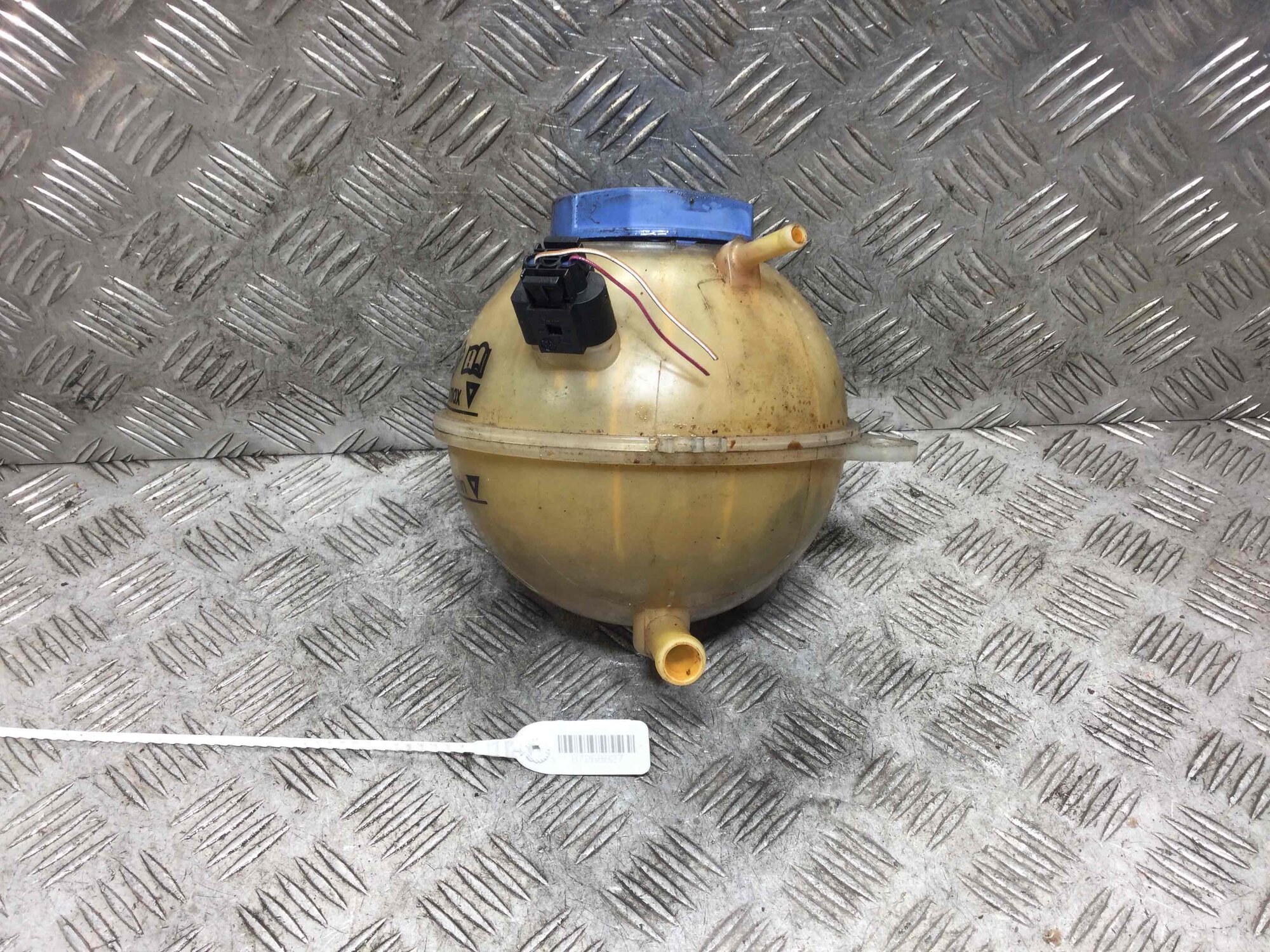 Б/У Бачок расширительный Audi A3 8L (1996-2000) 2000 г.