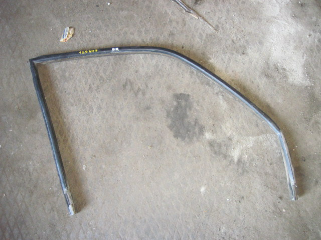 Б/У Уплотнитель стекла двери передней правой, Chery (Черри)-AMULET (05-) Chery AMULET (04-12) с разбора целый 125847 CHER...