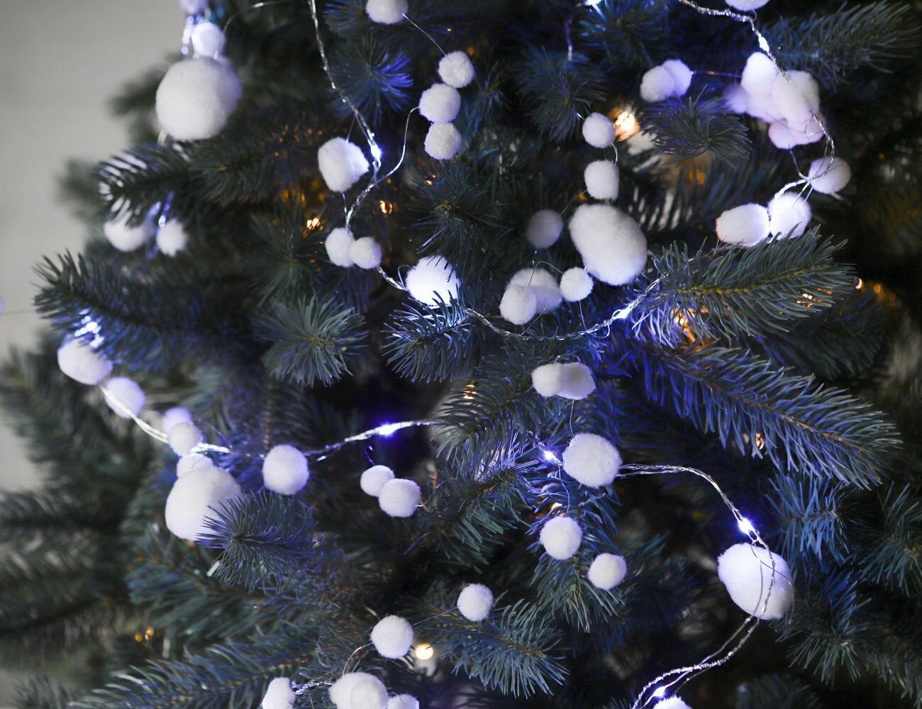 Светодиодная гирлянда снежное настроение, 20 холодных белых LED-огней, 1.9 м, серебряная проволока, батарейки, Kaemingk 483643