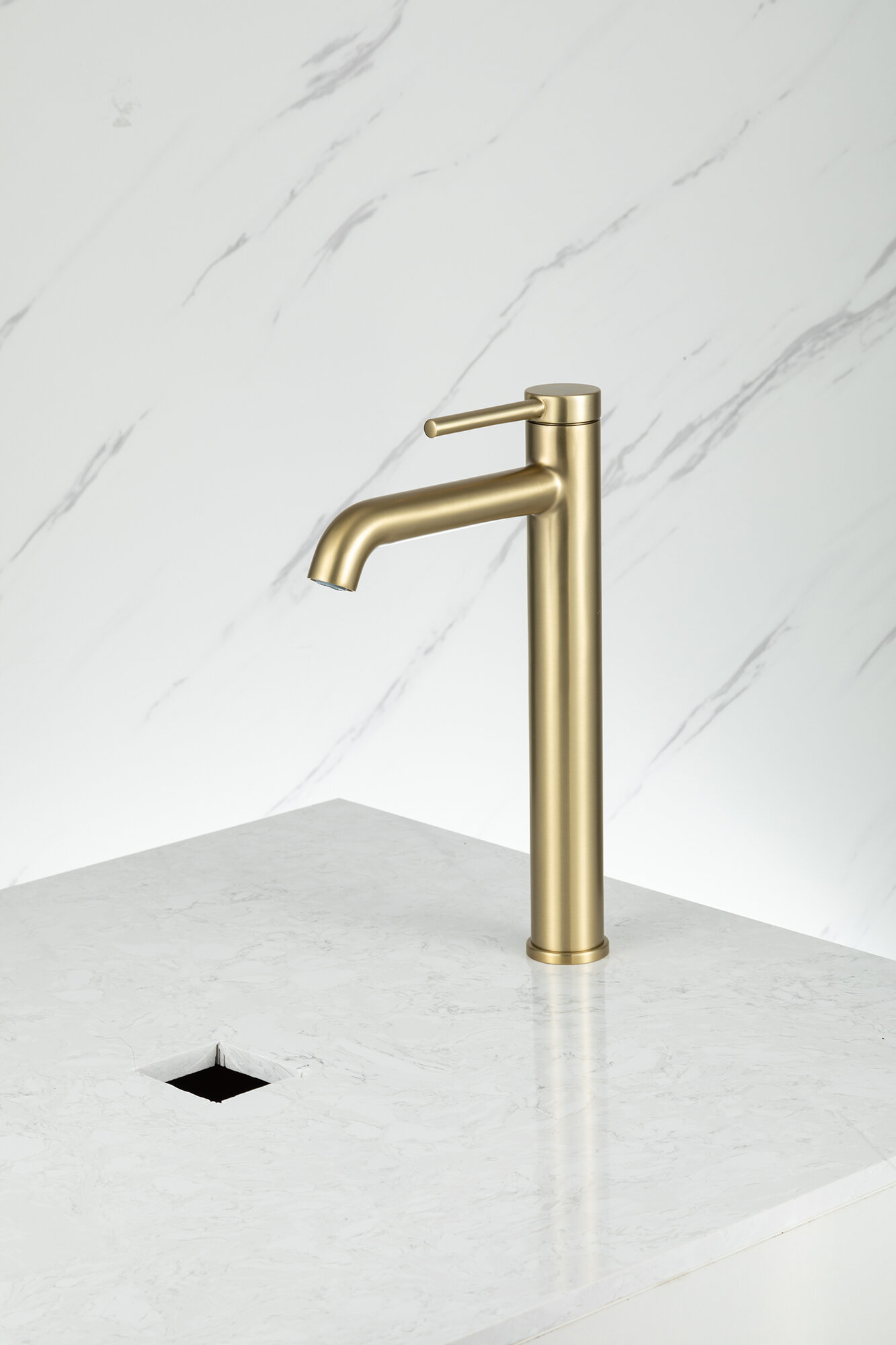 Смеситель для раковины высокий Gappo G06 G1006-23, золотой сатин