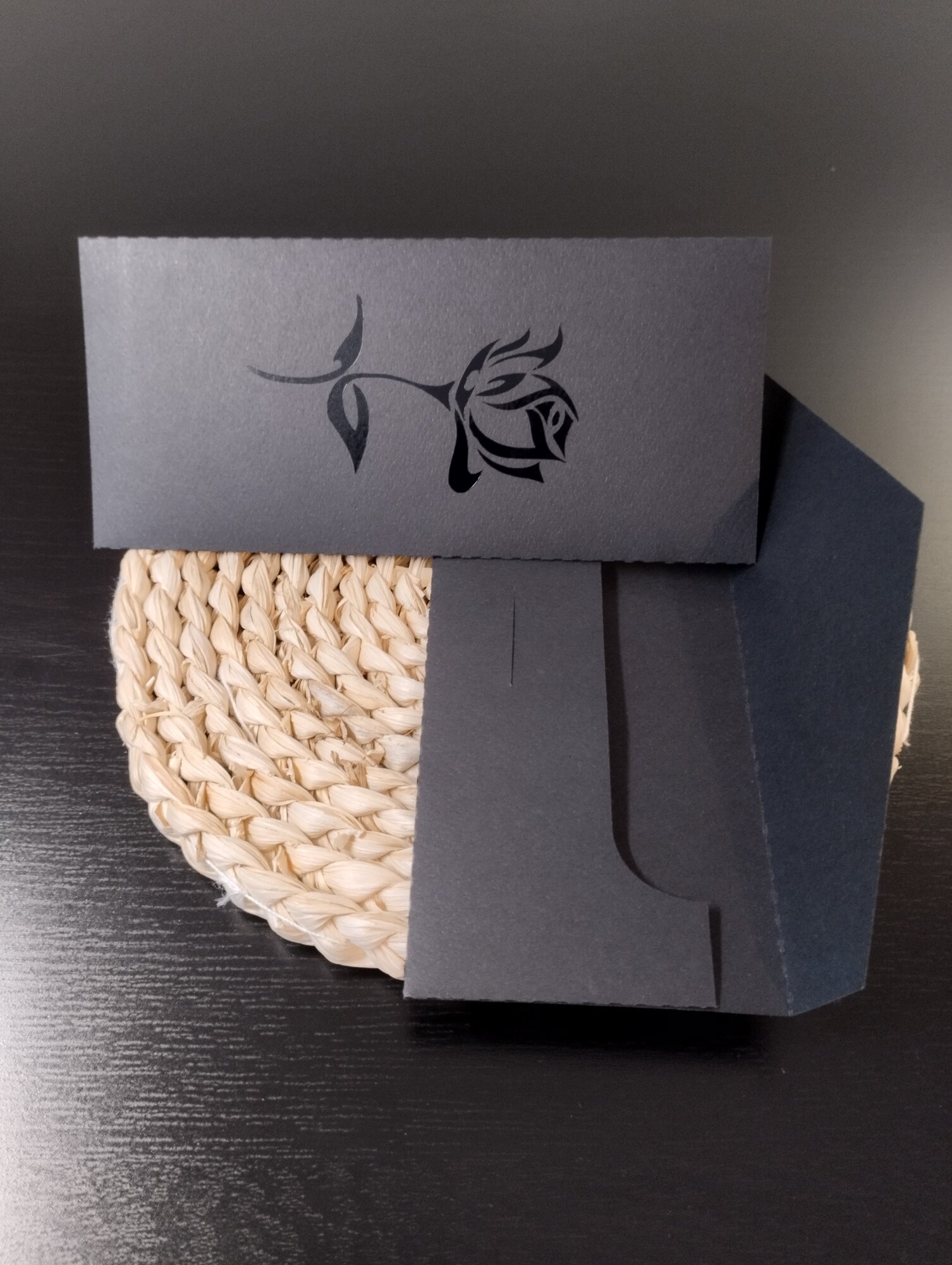 Конверт для денег "Черный цветок", на похороны, поминки , черный