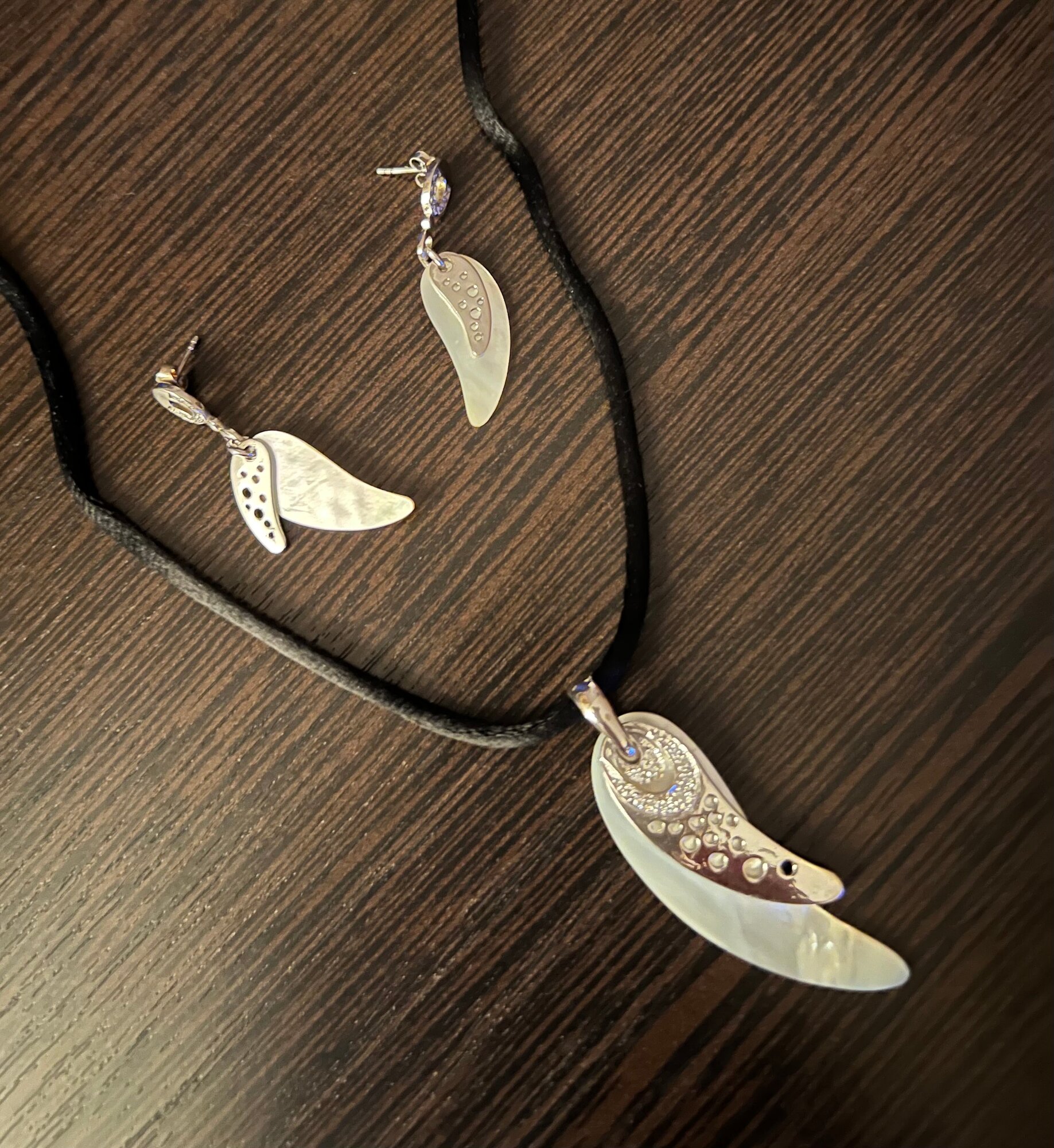 Комплект бижутерии: подвеска, шнур, серьги, Swarovski Zirconia