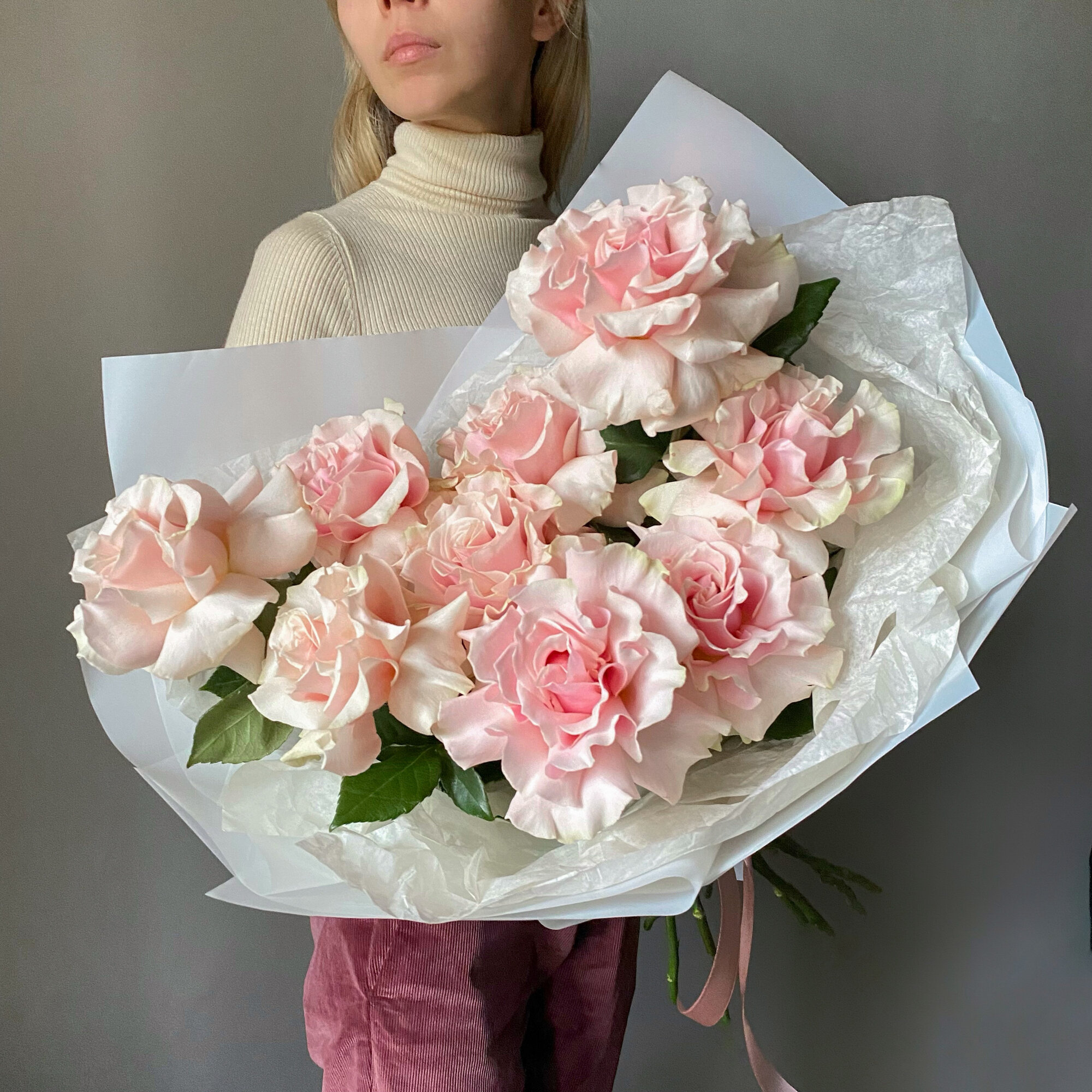 Букет из розовых французских роз 9 шт. в авторской упаковке, размер L. Veresk286