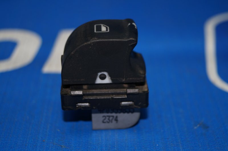 Кнопка стеклоподъемника Audi A3 8P 1.4 (CAX) 2008 задн. прав. (б/у) 4F0959855