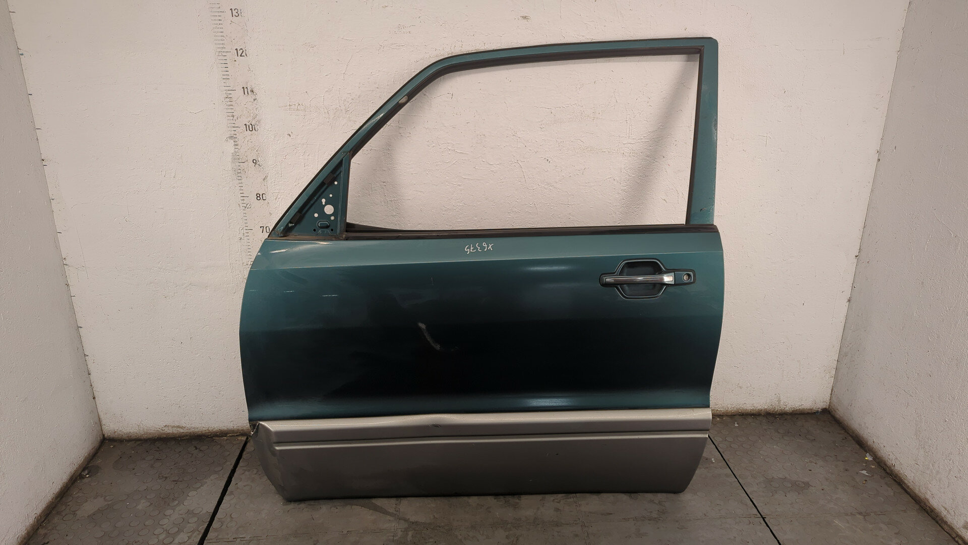 Дверь боковая (легковая) левая передняя Mitsubishi Pajero / Montero Б/У