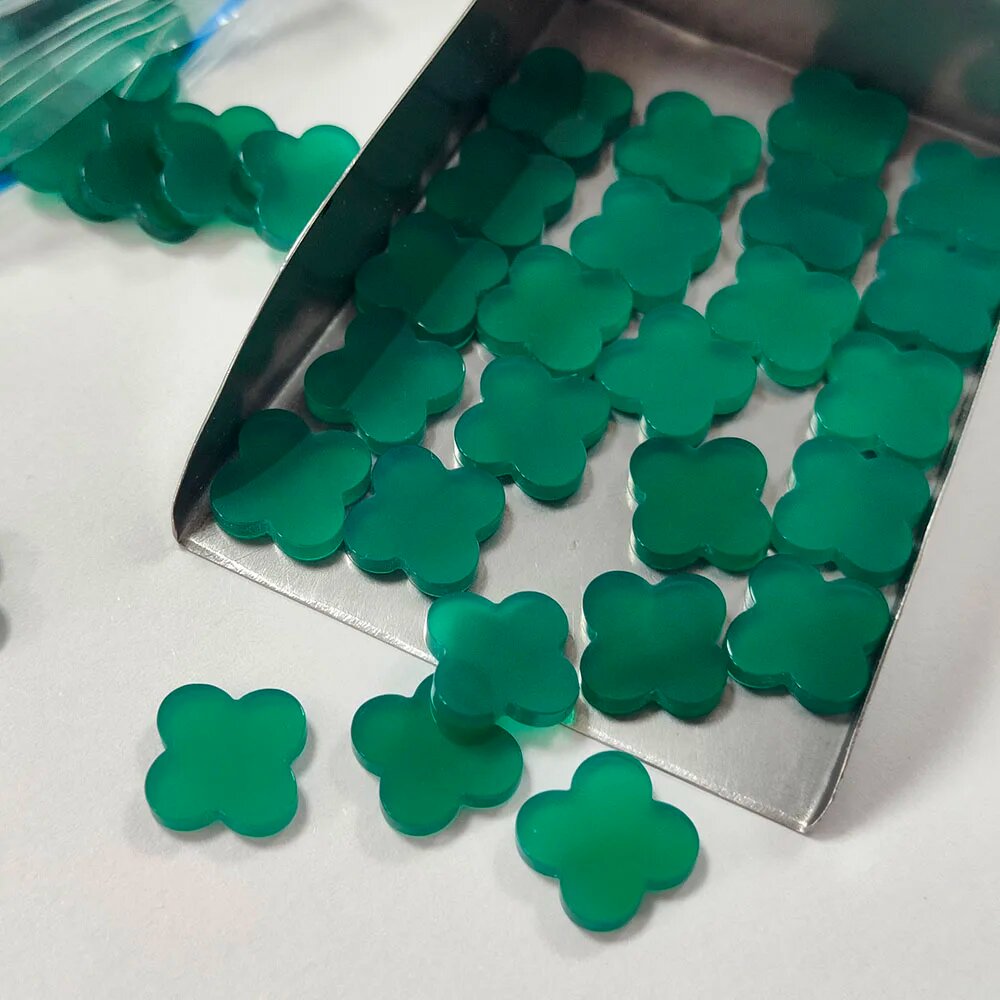 Натуральные зеленые бусины агат оникс четырелистный клевер 13x2mm 50pcs