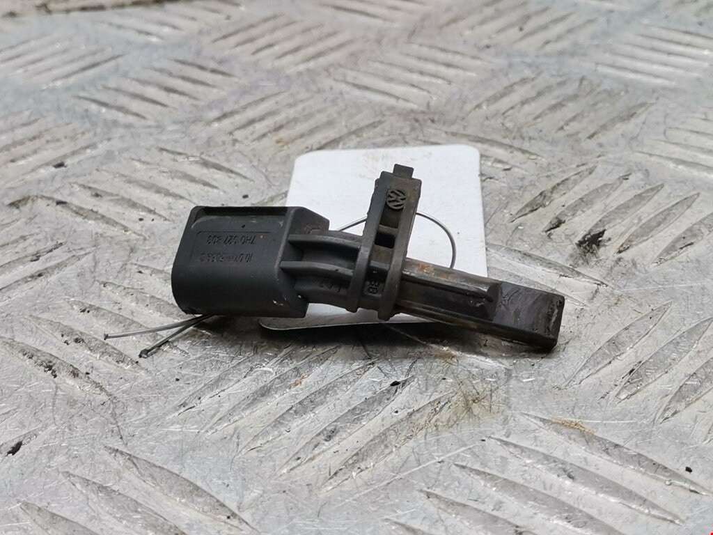 Датчик ABS передний Volkswagen Caddy 3 7H0927803 арт. 2136460