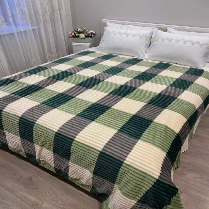 Плед плюшевый в клетку евро размер 200х220 см, покрывало на кровать
